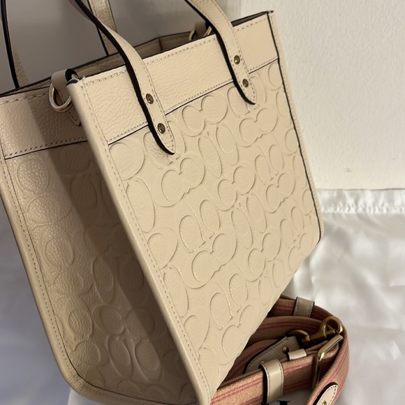Coach | Bags | Coach Field Tote 22 Ivory C4829 In Signature Leather ...